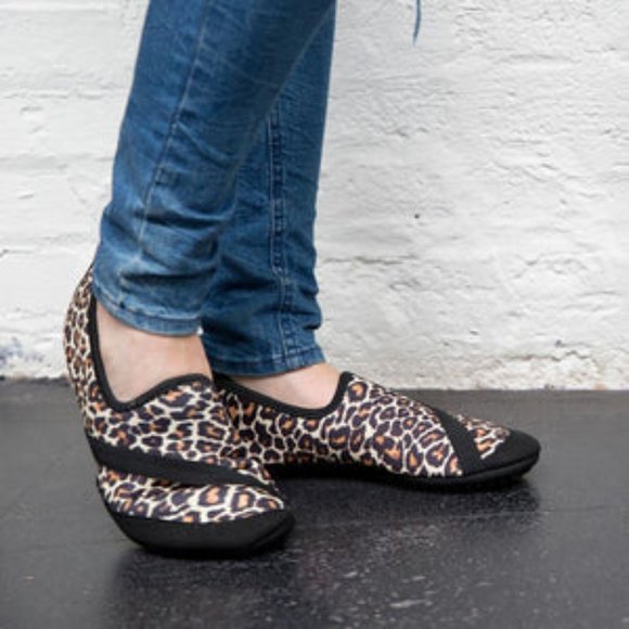 Fitkicks | Shoes | Nwt Kozikicks Special Edition Slippers ...